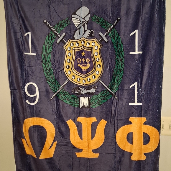 The Unbranded Brand | Bedding | Fraternity Crest Blanket Blue And Gold ...